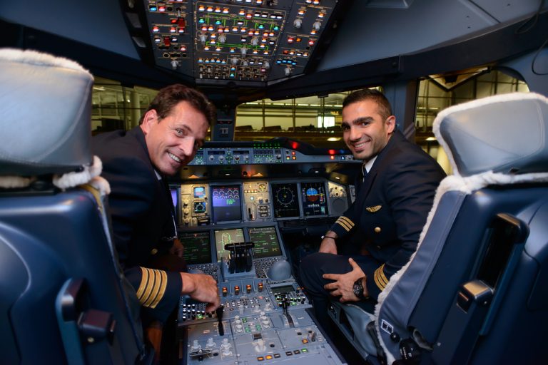 Top Reasons Why You Should Become a Commercial Pilot