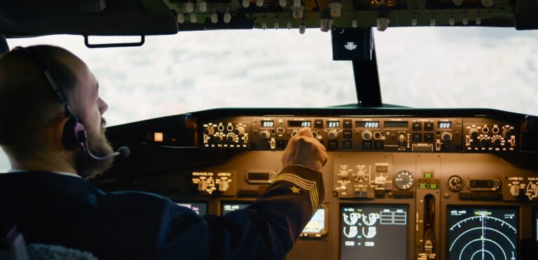 What Is the Average Flying Altitude of a Commercial Plane?