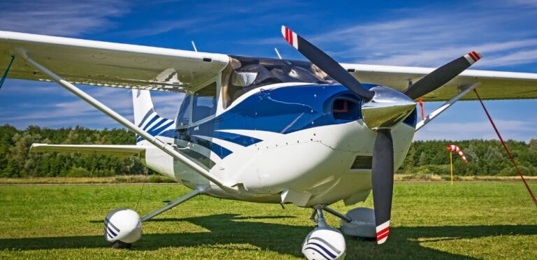 Cessna 172 vs 182: Choosing Between Two Popular Trainers